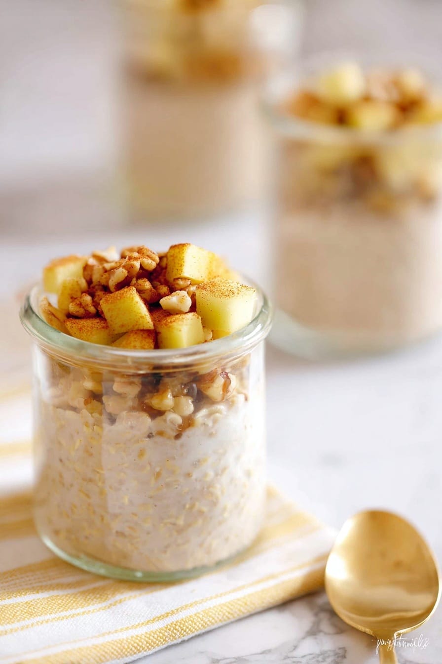 Apple Cinnamon Overnight Oats: Cozy & Healthy Breakfast
