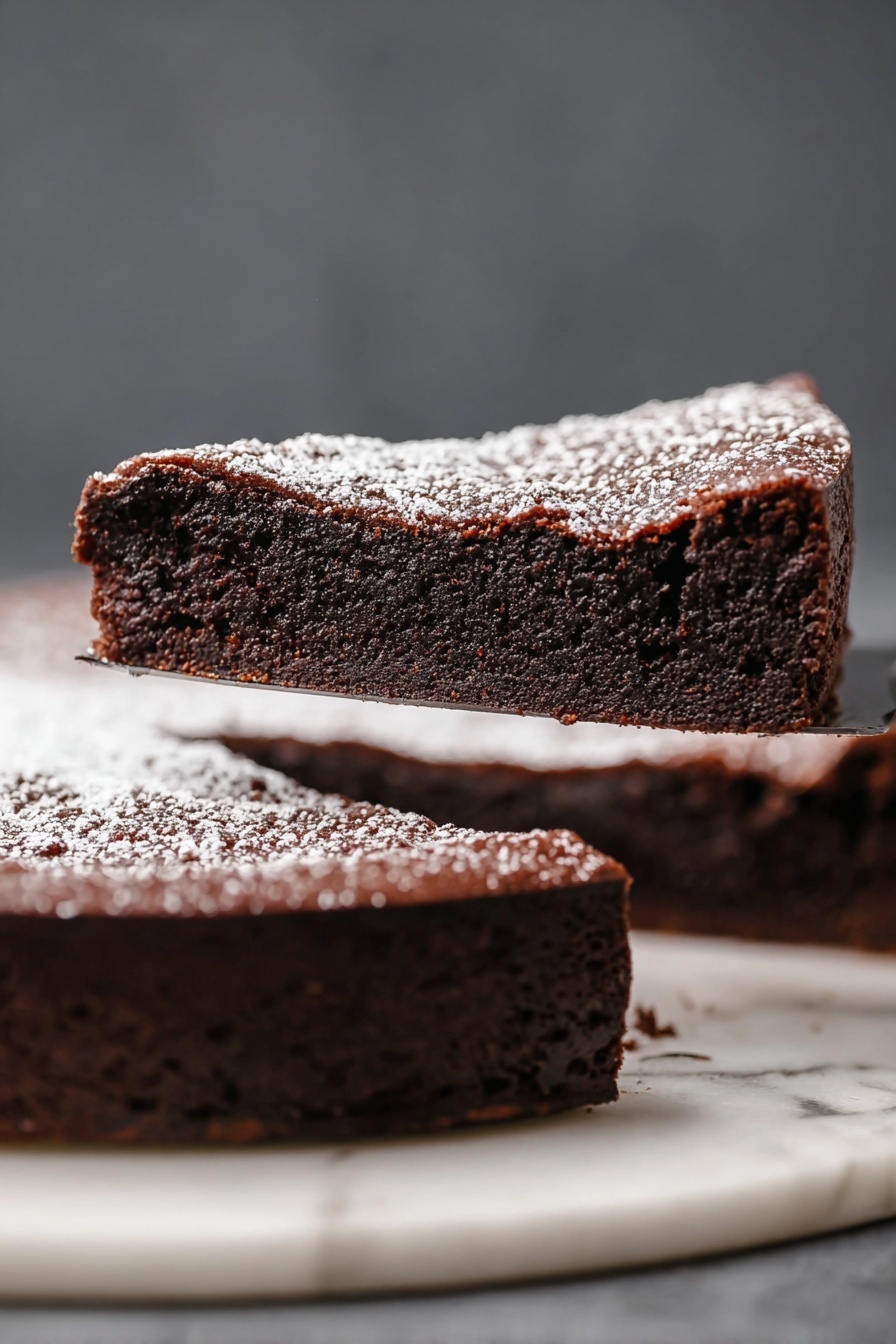 Decadent Flourless Chocolate Cake: Irresistibly Rich & Quick
